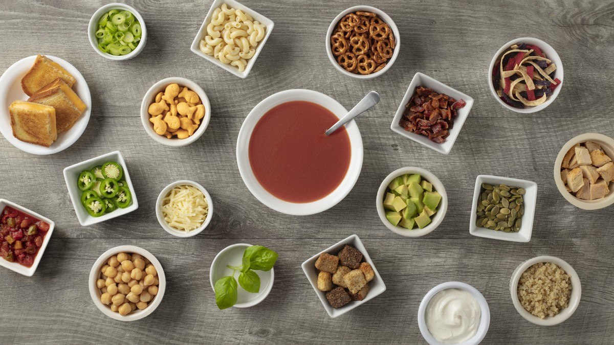 18 garnitures à essayer pour votre soupe aux tomates - Cuisinez avec ...